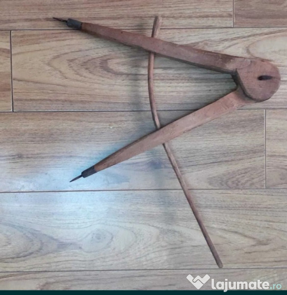 Compas din lemn, vechi de peste 100 de ani, 80 lei - Lajumate.ro