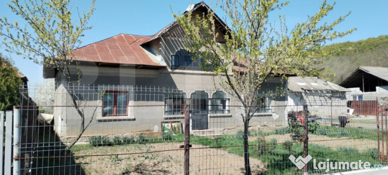 Casa de vanzare , 3 camere, 80mp 1100mp teren , zona Unguren, 33.000 ...