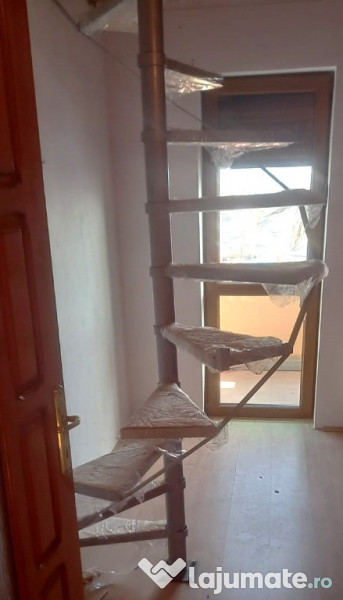 Scara interior, spirala, structura metalica, trepte din lemn, 4.500 lei ...