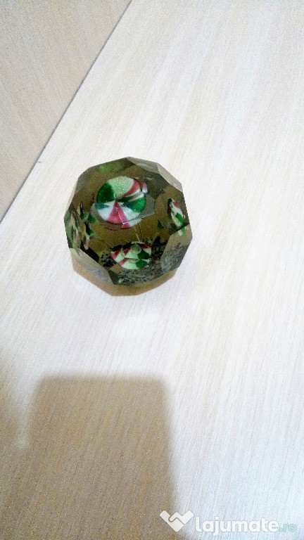 Diferite obiecte de porțelan și de sticlă antice