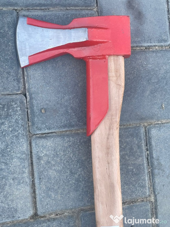 Topor cu coada din lemn si protectie pentru despicat lemne