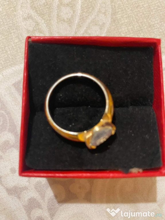 Inel cu pietricica suflat cu aur