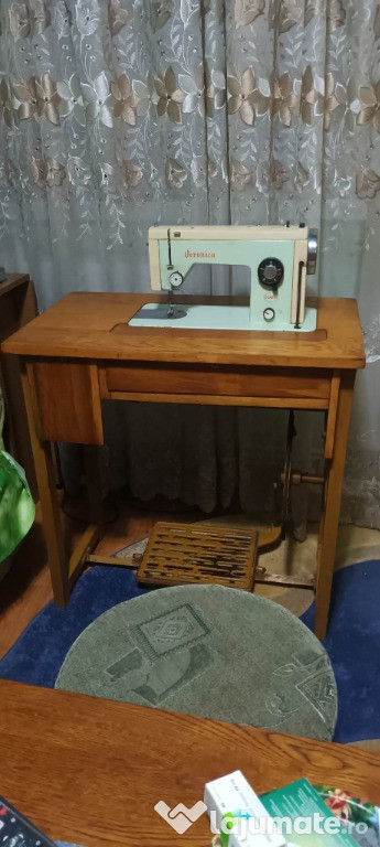Masina de cusut Veronica, magnetofon maiak 102 ,pikup acord