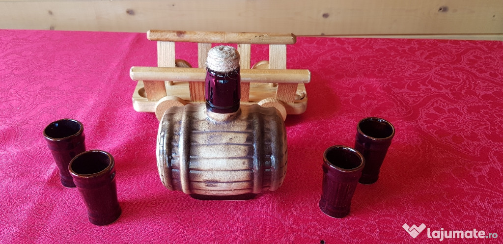 Butoi in caruta butelca/sticla tuica, palinca, visinata