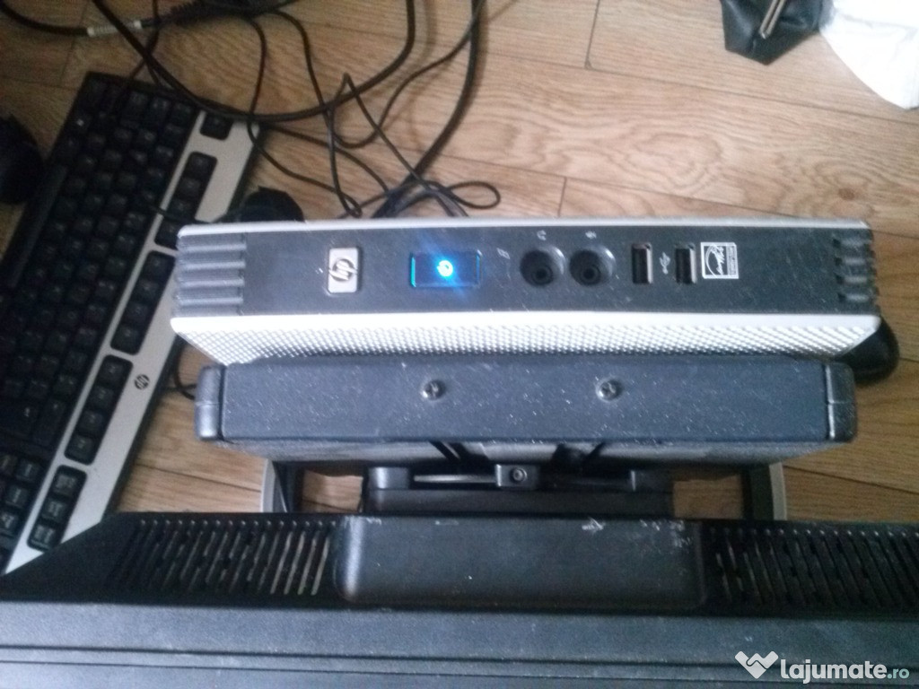 Monitor cu calculator incorporat