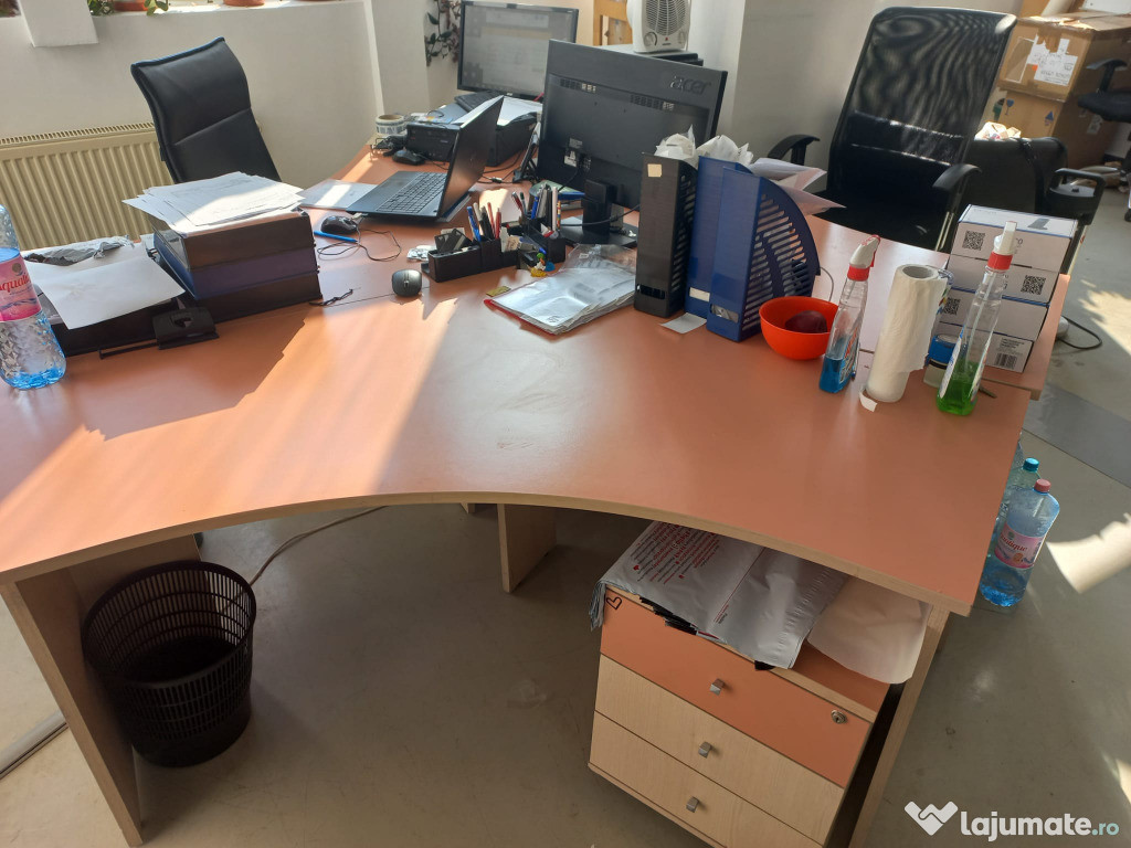 Birou cu 3 locuri - tip insula