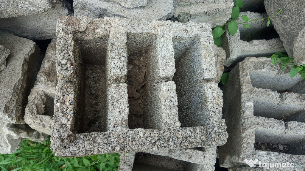 Doua tipuri de boltari din demolari in stare buna