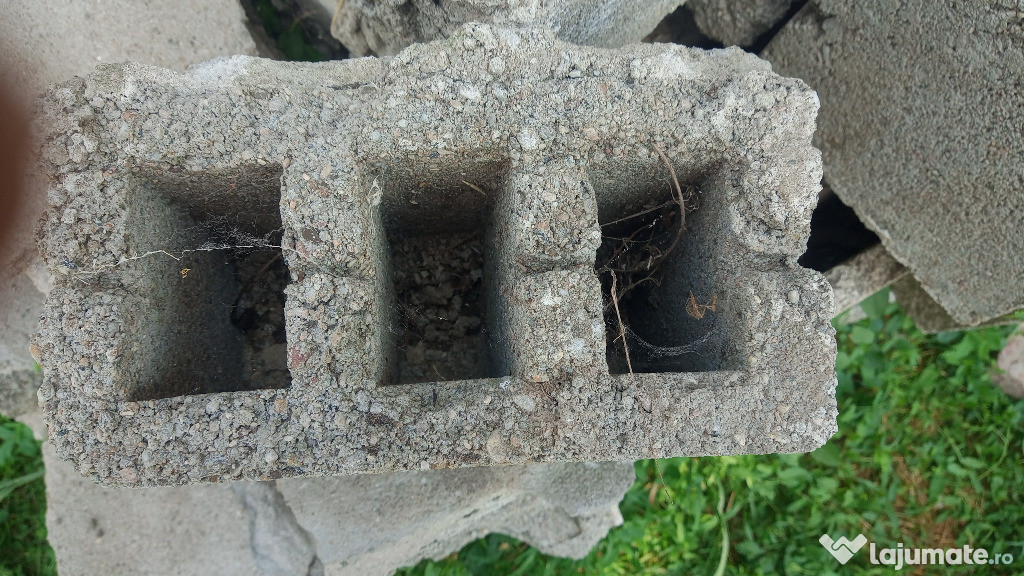 Doua tipuri de boltari din demolari in stare buna