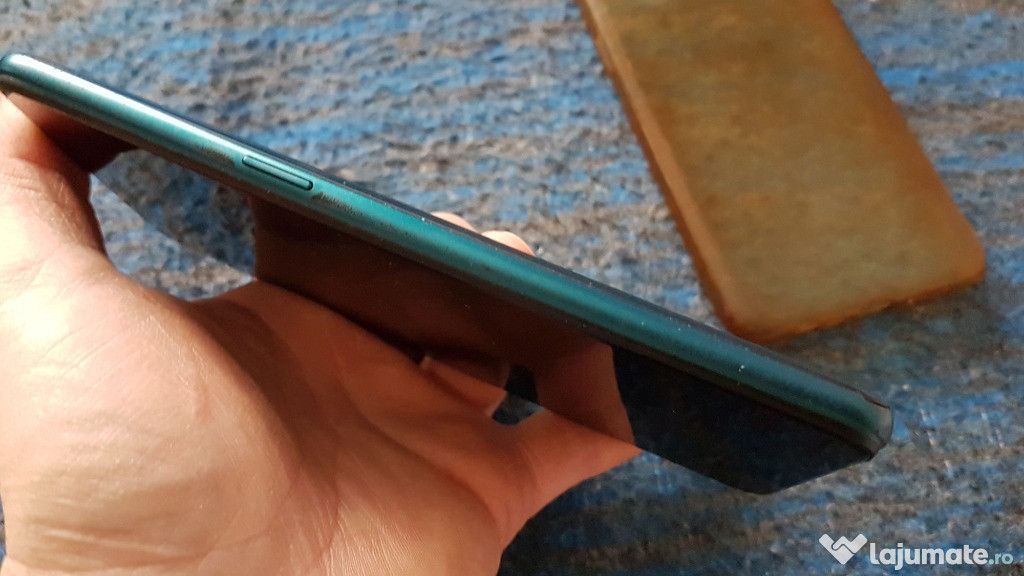 Telefon OPPO cu display-ul spart