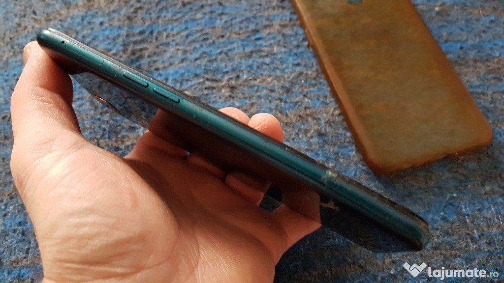 Telefon OPPO cu display-ul spart