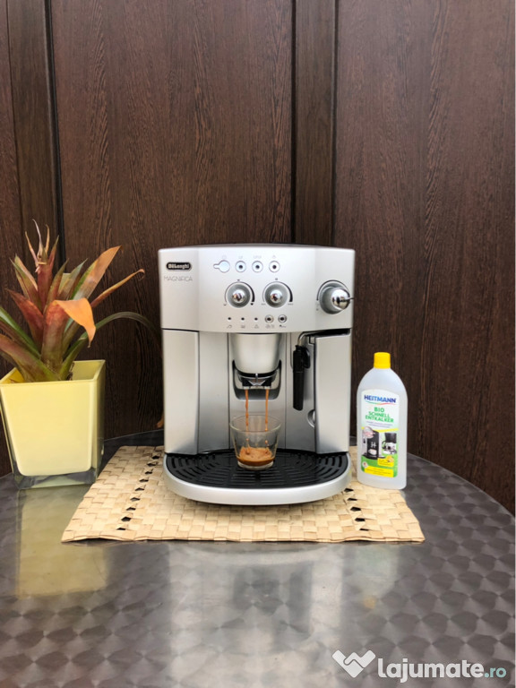 Expresor/Aparat cafea Delonghi Magnifica Esam4200